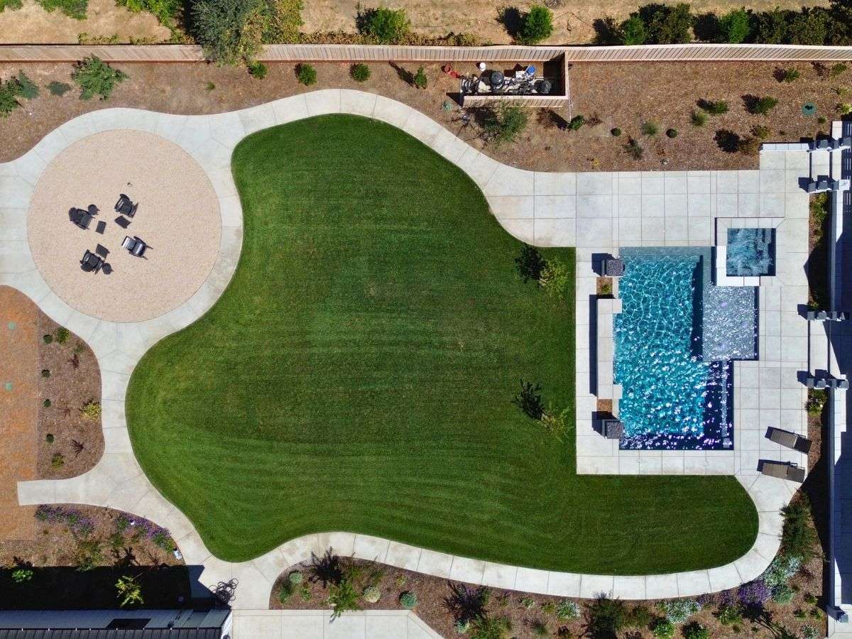 Luxury Swimming Pools - See World-Class Pool Construction